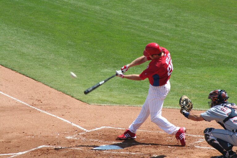 Power Hitting in Cricket vs Baseball: Why Home Runs travel further